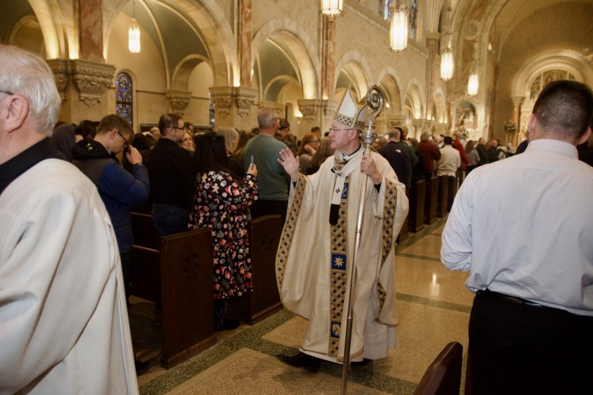 Crowds Welcome Relics of St. Thérèse of Lisieux - Catholic Herald